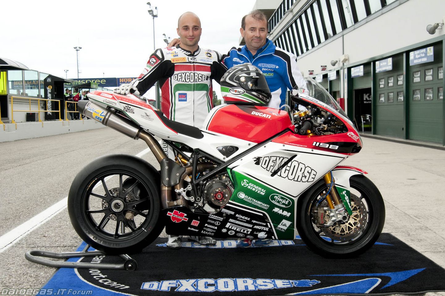 LORENZO LANZI raccolta foto thread - DaiDeGas Forum
