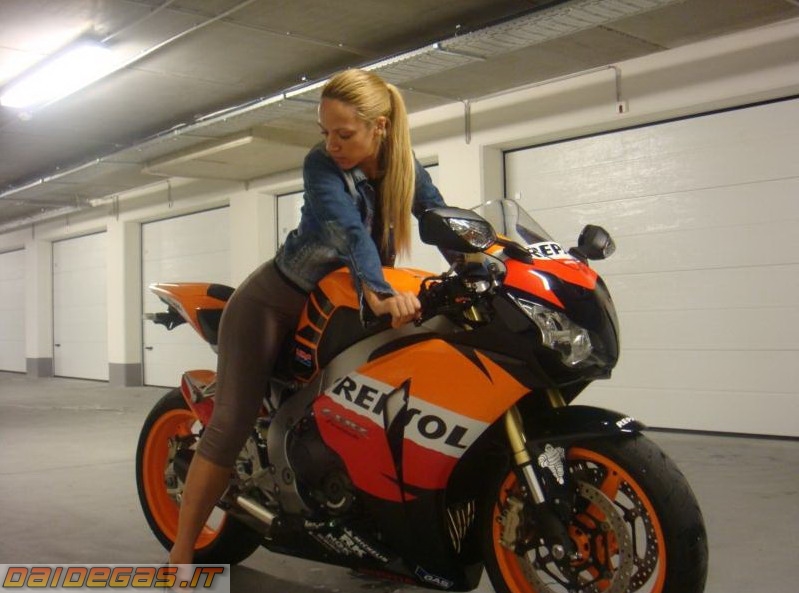 Girls & Honda.. - DaiDeGas Forum