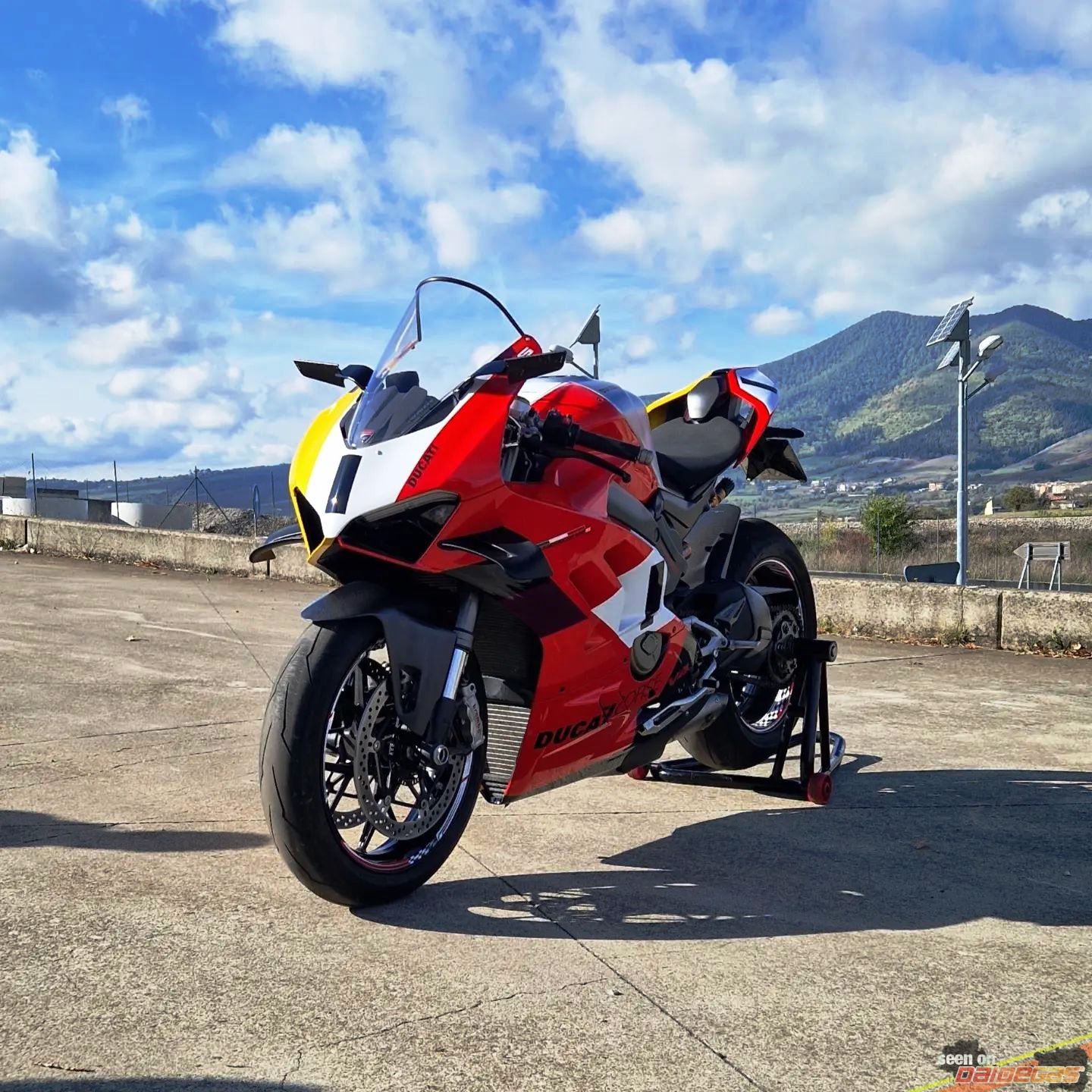 PANIGALE V4 colorazioni particolari - DaiDeGas Forum
