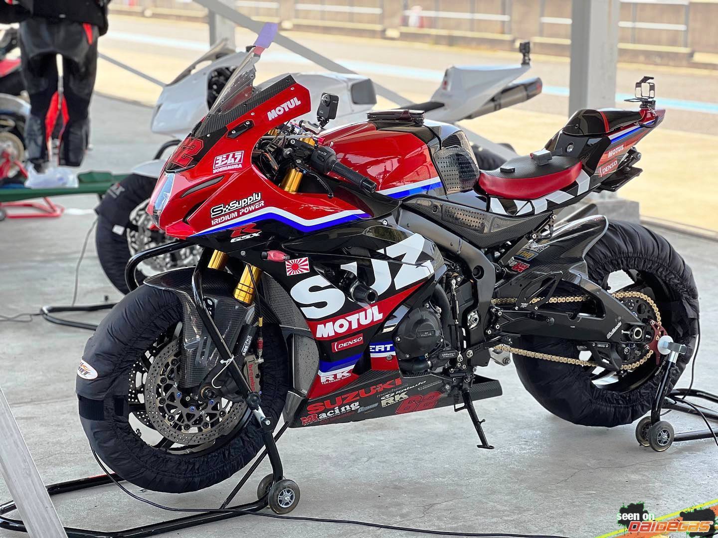 Colorazioni PARTICOLARI ORIGINALI REPLICA Suzuki GSX-R - DaiDeGas Forum
