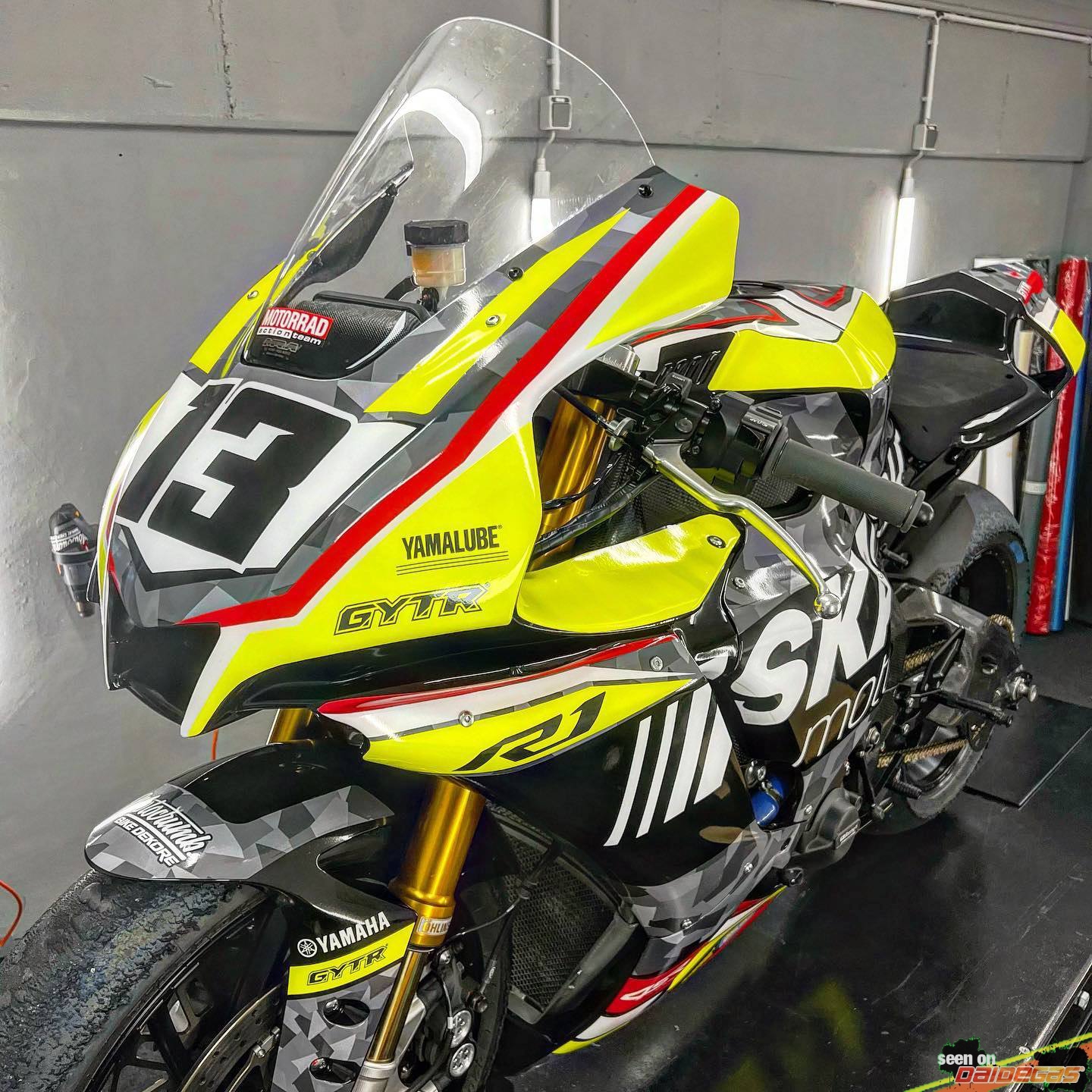 2015 Yamaha R1 R1M colorazioni particolari - DaiDeGas Forum