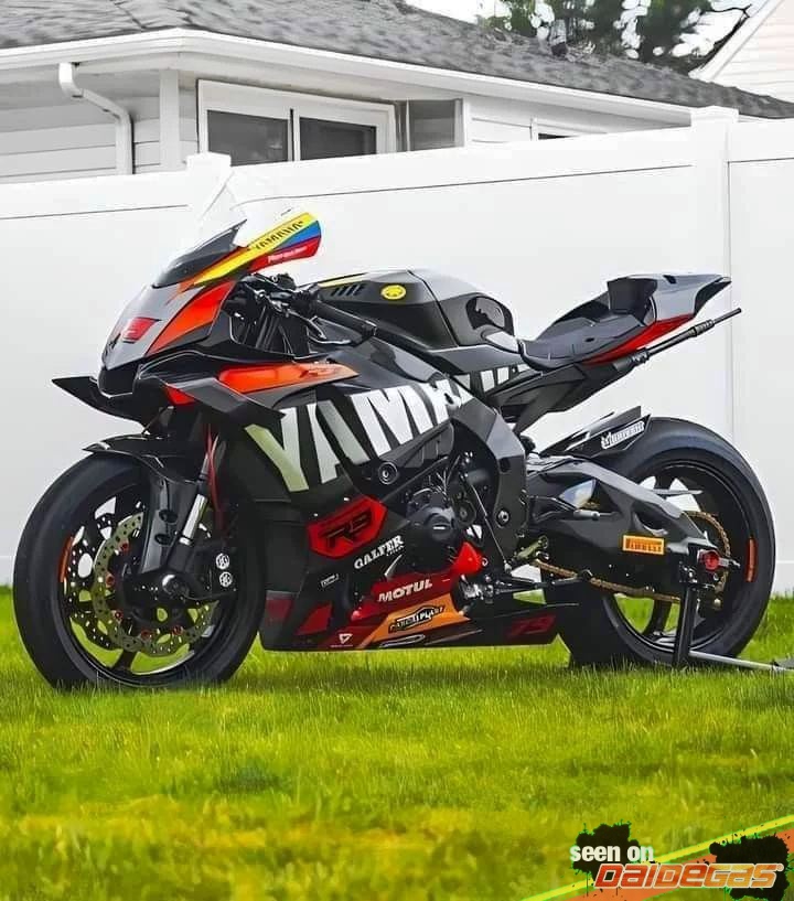 2015 Yamaha R1 R1M colorazioni particolari - DaiDeGas Forum