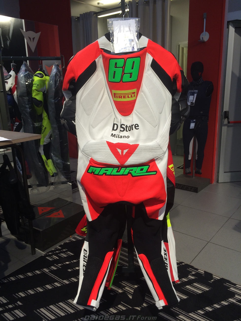 Tute Dainese personalizzate - DaiDeGas Forum