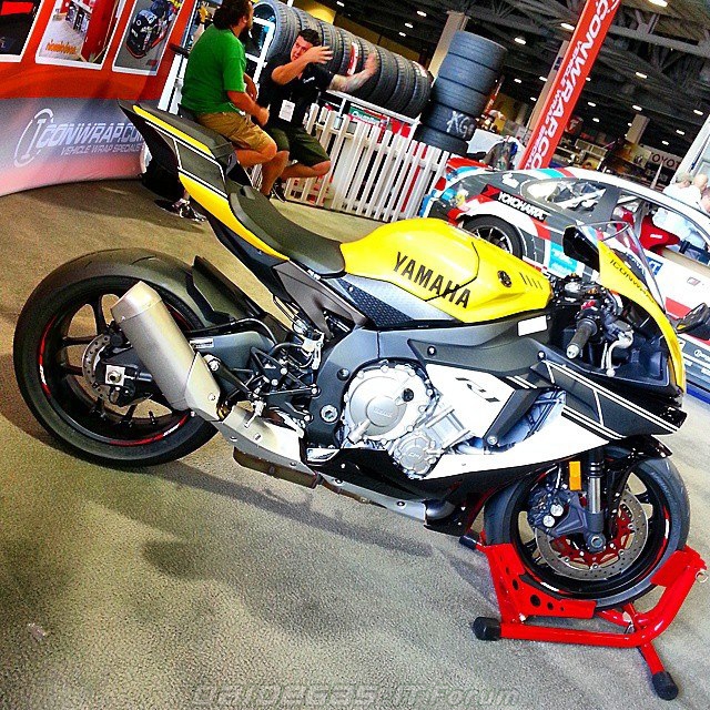 2015 Yamaha R1 R1M colorazioni particolari - DaiDeGas Forum