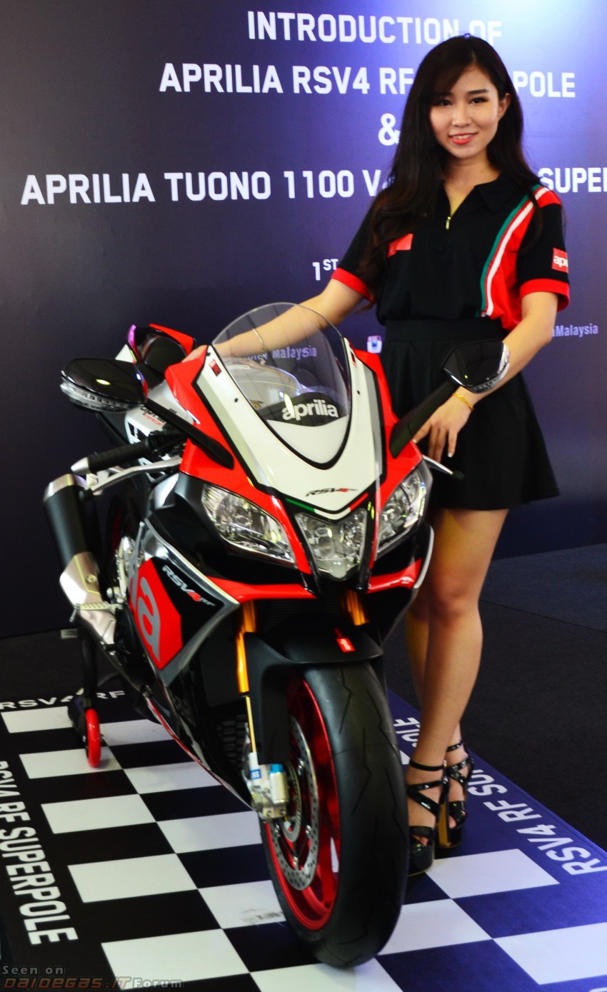 Girls & Aprilia... - DaiDeGas Forum
