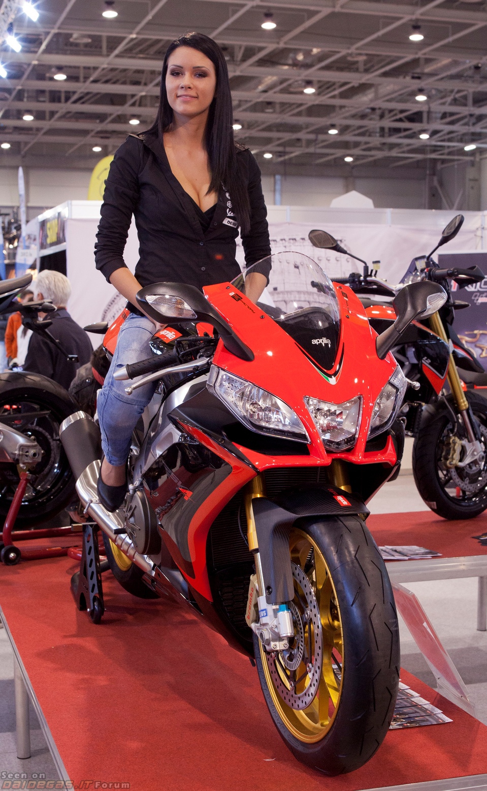 Girls & Aprilia... - DaiDeGas Forum