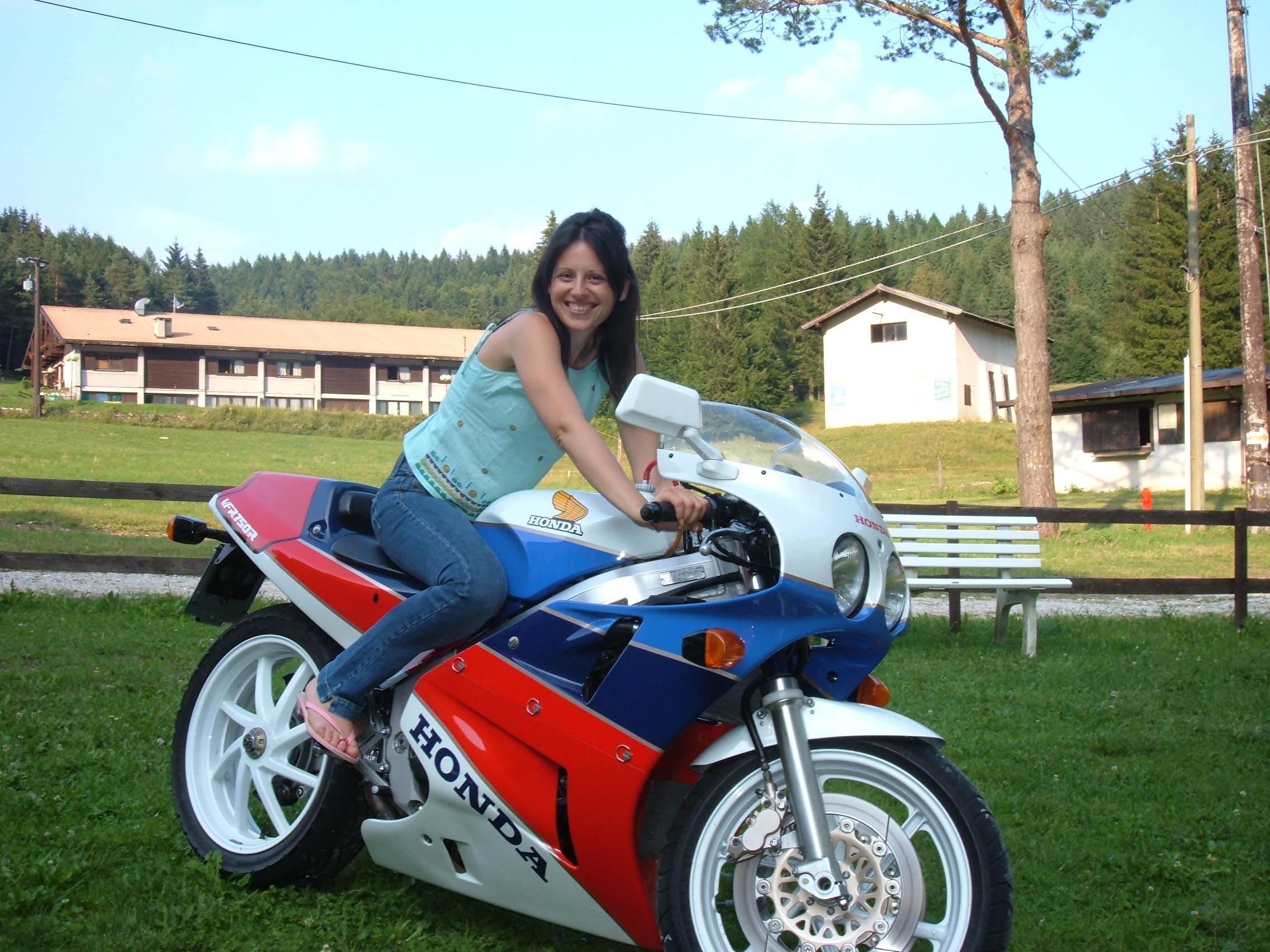 Girls & Honda.. - DaiDeGas Forum