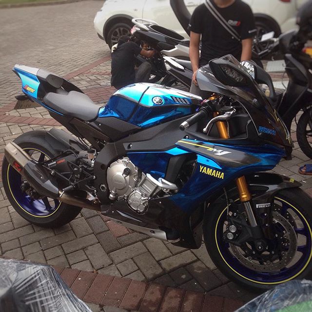 2015 Yamaha R1 R1M colorazioni particolari - DaiDeGas Forum