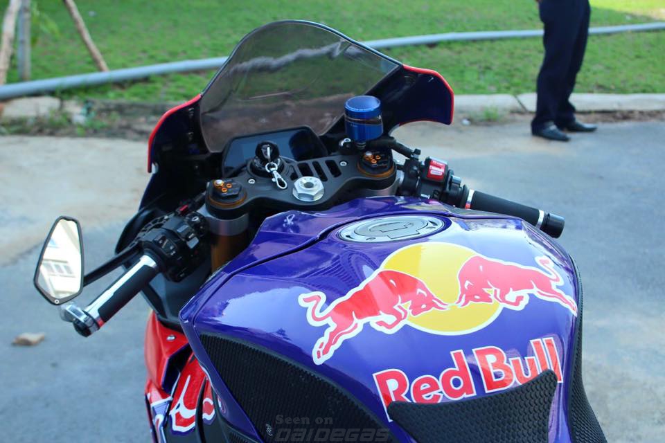 2015 Yamaha R1 R1M colorazioni particolari - DaiDeGas Forum