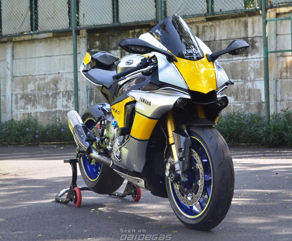2015 Yamaha R1 R1M colorazioni particolari - DaiDeGas Forum