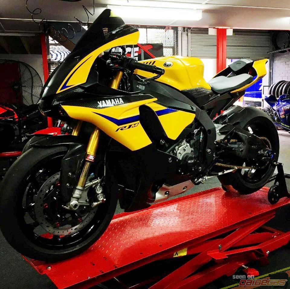 2015 Yamaha R1 R1M colorazioni particolari - DaiDeGas Forum