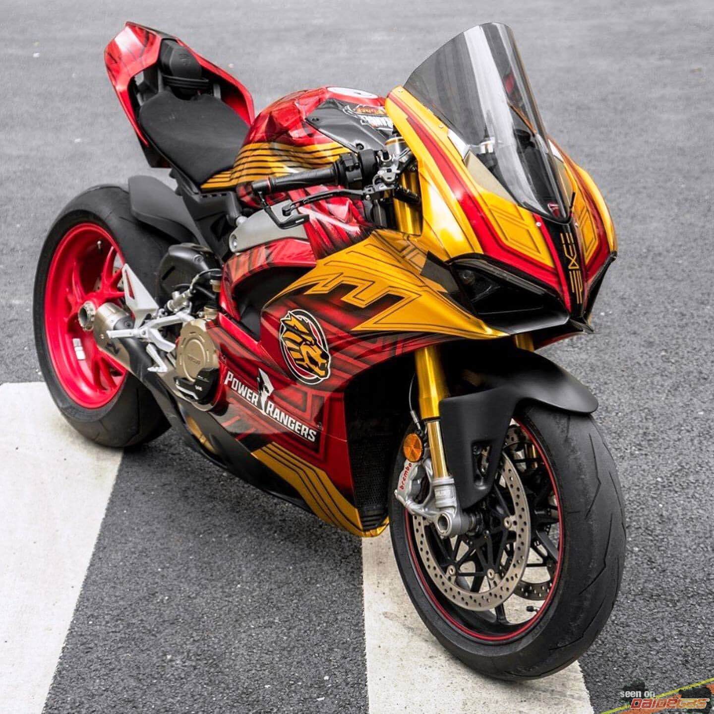 PANIGALE V4 colorazioni particolari - DaiDeGas Forum