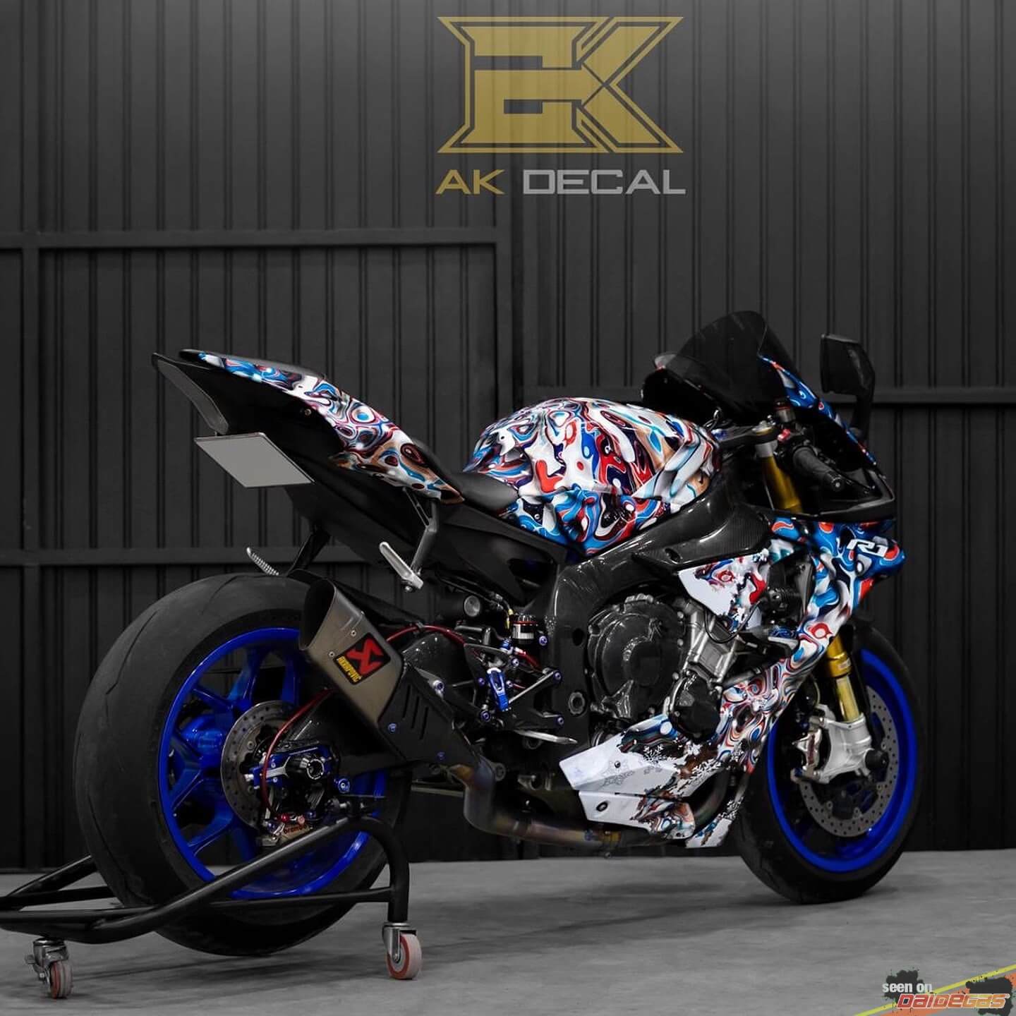 2015 Yamaha R1 R1M colorazioni particolari - DaiDeGas Forum