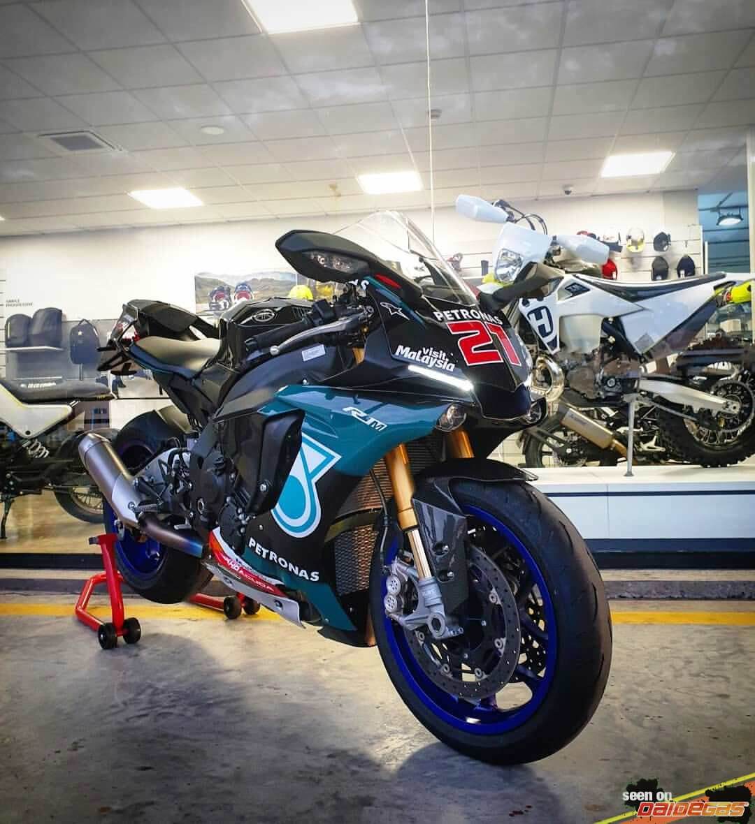 2015 Yamaha R1 R1M colorazioni particolari - DaiDeGas Forum