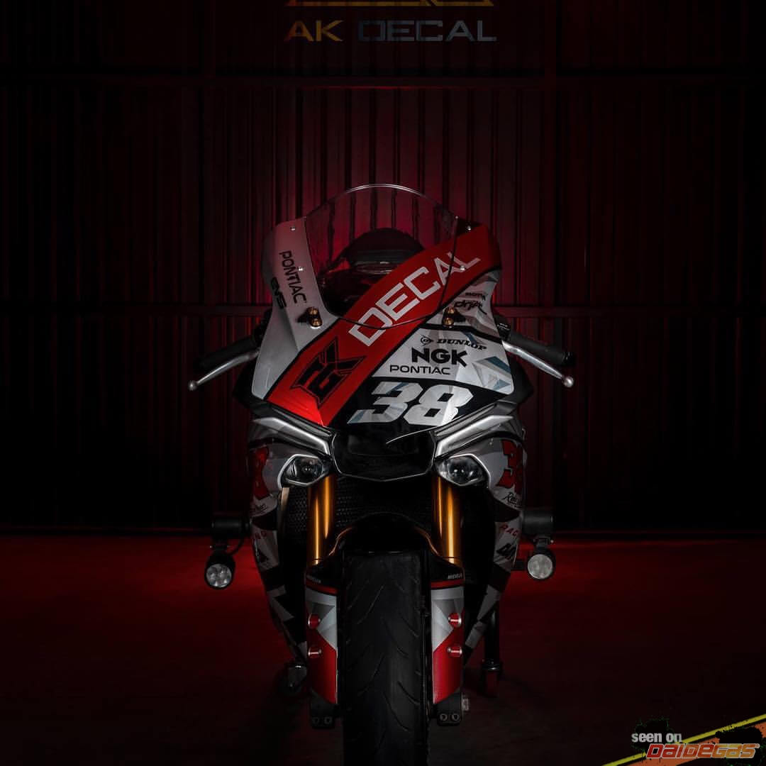 2015 Yamaha R1 R1M colorazioni particolari - DaiDeGas Forum