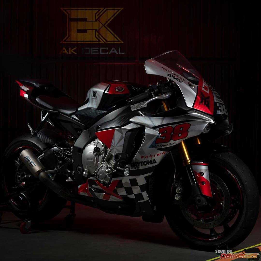 2015 Yamaha R1 R1M colorazioni particolari - DaiDeGas Forum
